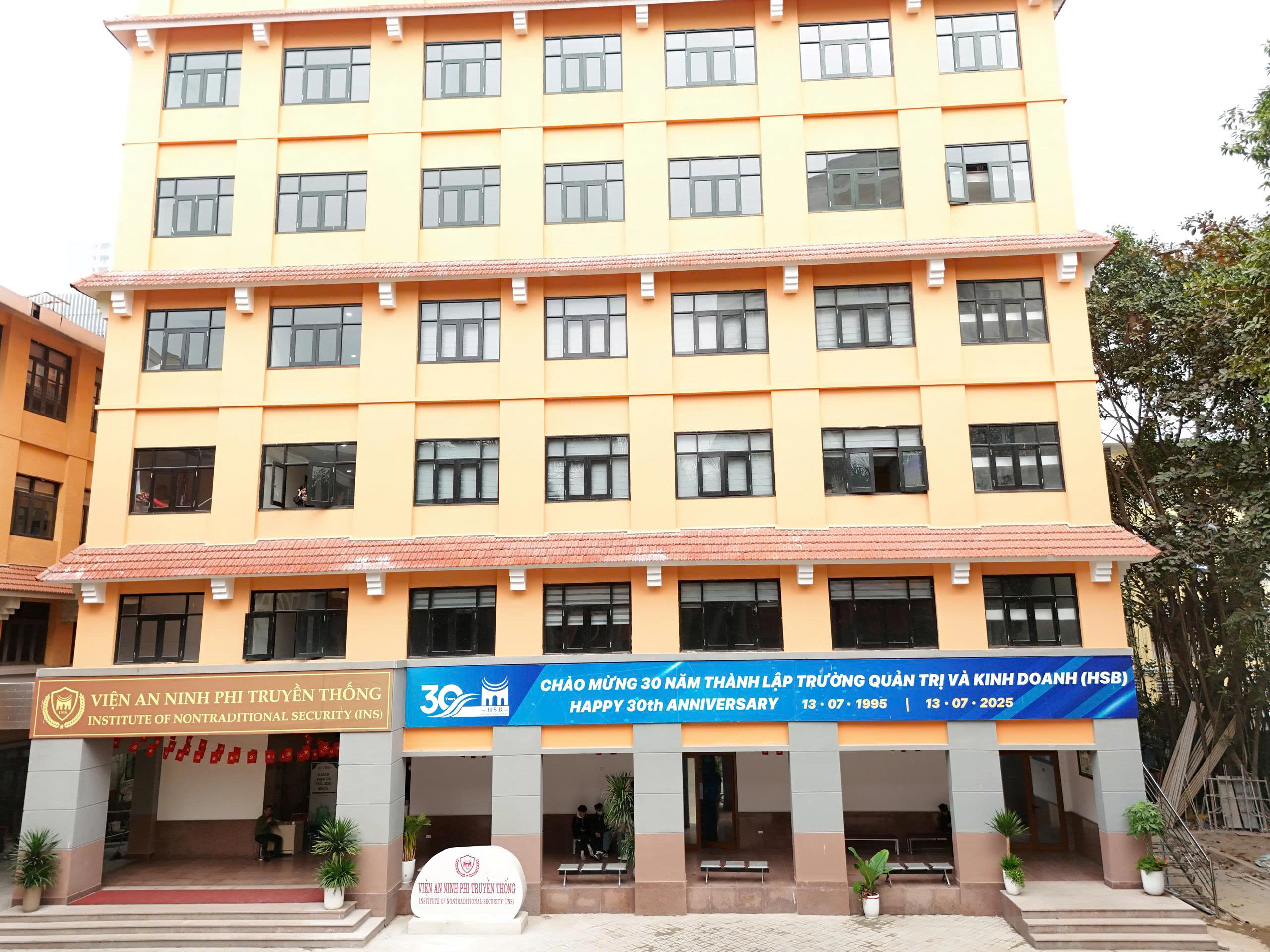 Main campus - Trường Quản trị Và Kinh Doanh