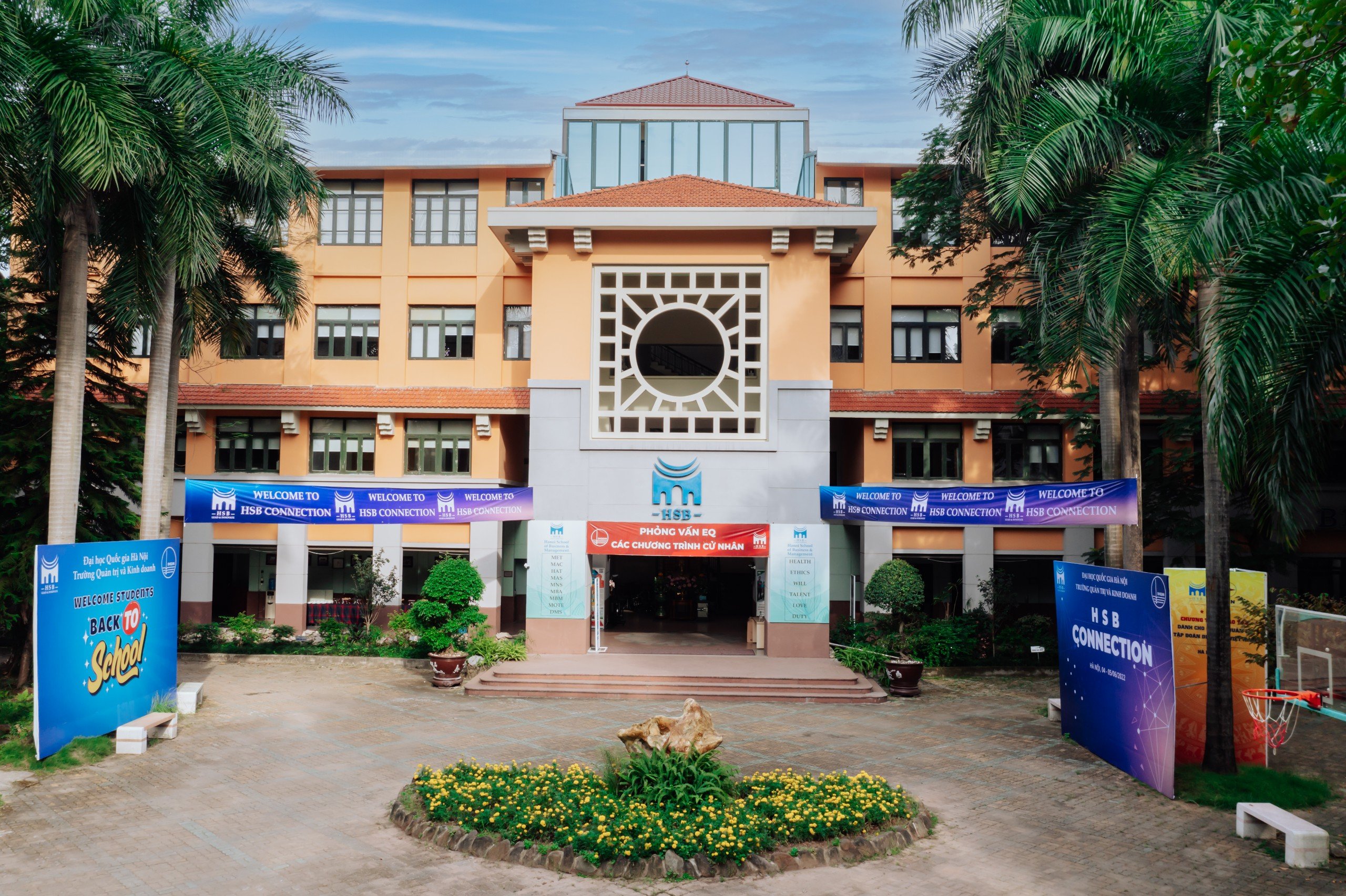 Main campus - Trường Quản trị Và Kinh Doanh